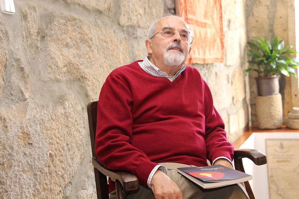 José Ribeiro da Costa, profesor y escritor: “Es necesario un aldabonazo ...