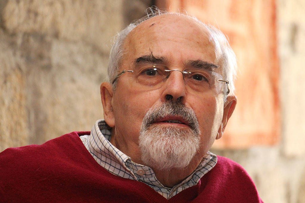 José Ribeiro da Costa, profesor y escritor: “Es necesario un aldabonazo ...